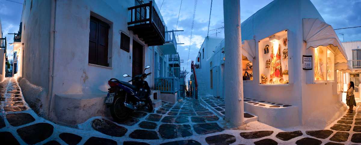 Nightlife in Mykonos- 15 Fun Things to Do in Mykonos at Night - Holidify