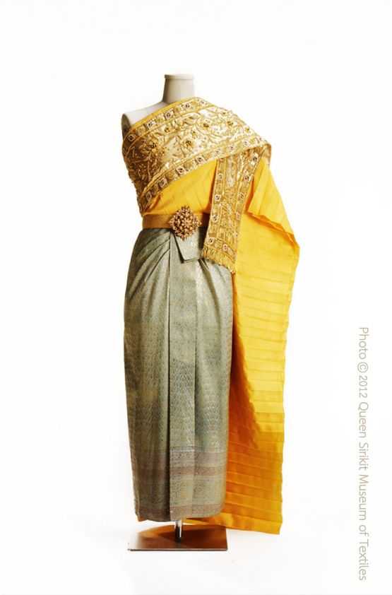 10 Traditional Dresses Of Thailand That Portray Thai Fashion Culture ... 10 Traditional Dresses Of Thailand That Portray Thai Fashion Culture ...